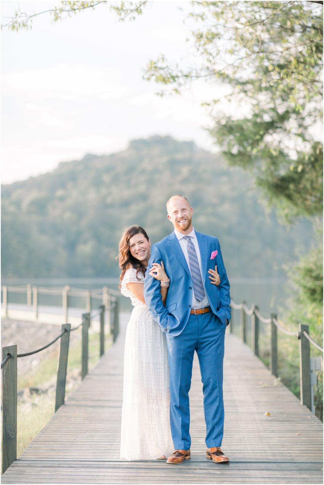 A Photographer's 12 Favorite Engagement Photo Poses | alyssa-rachelle.com