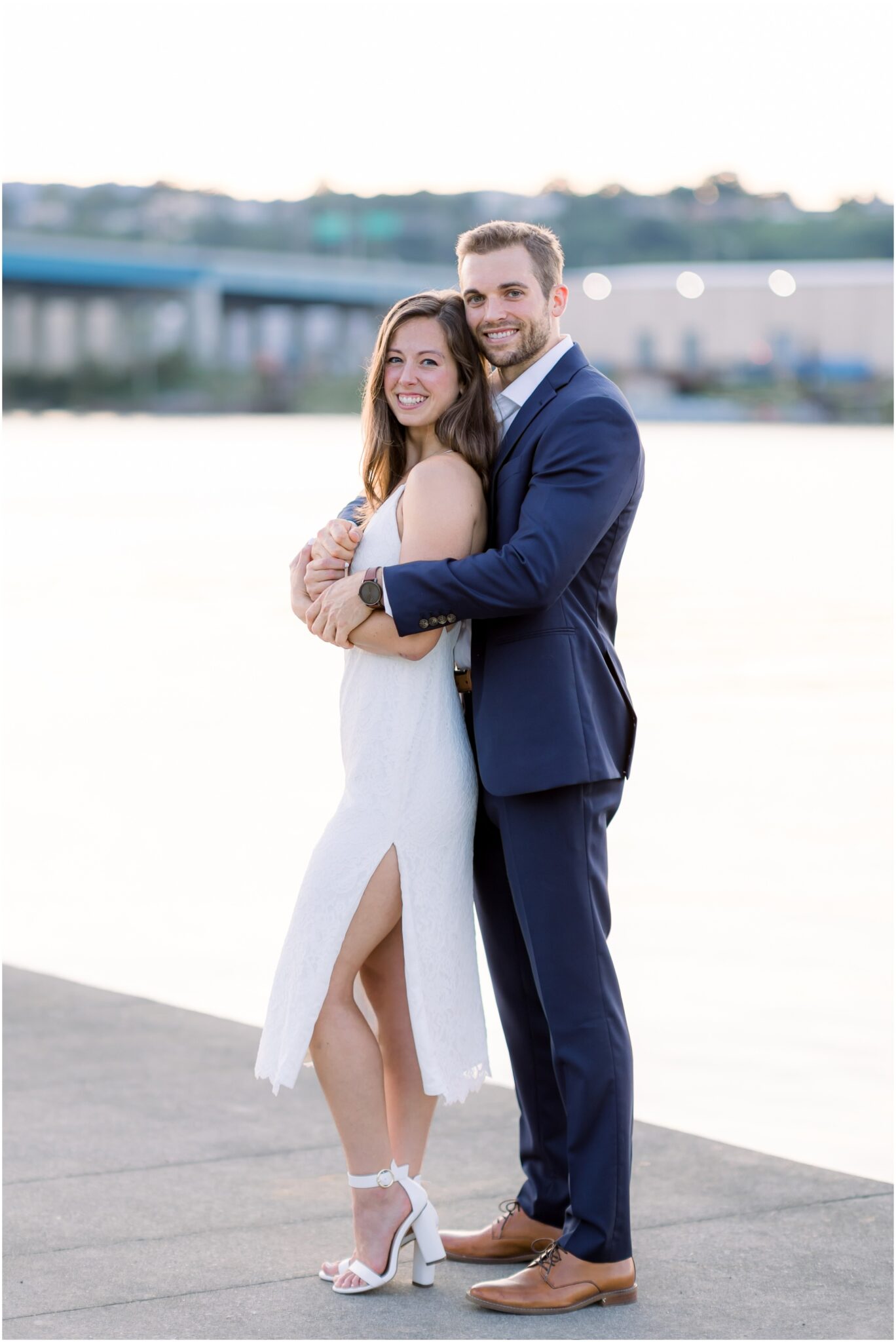 A Photographer's 12 Favorite Engagement Photo Poses | alyssa-rachelle.com