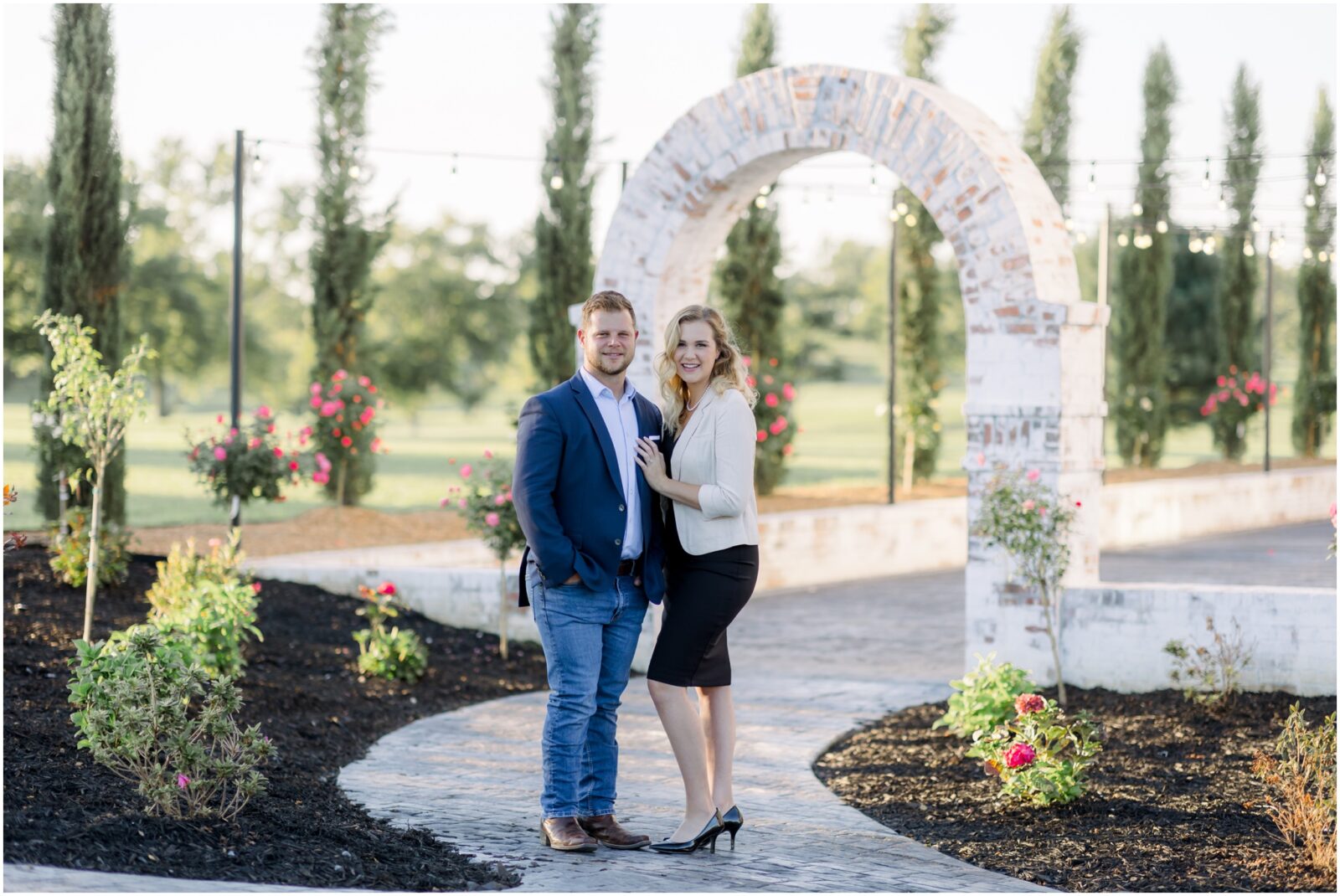 A Photographer's 12 Favorite Engagement Photo Poses | alyssa-rachelle.com